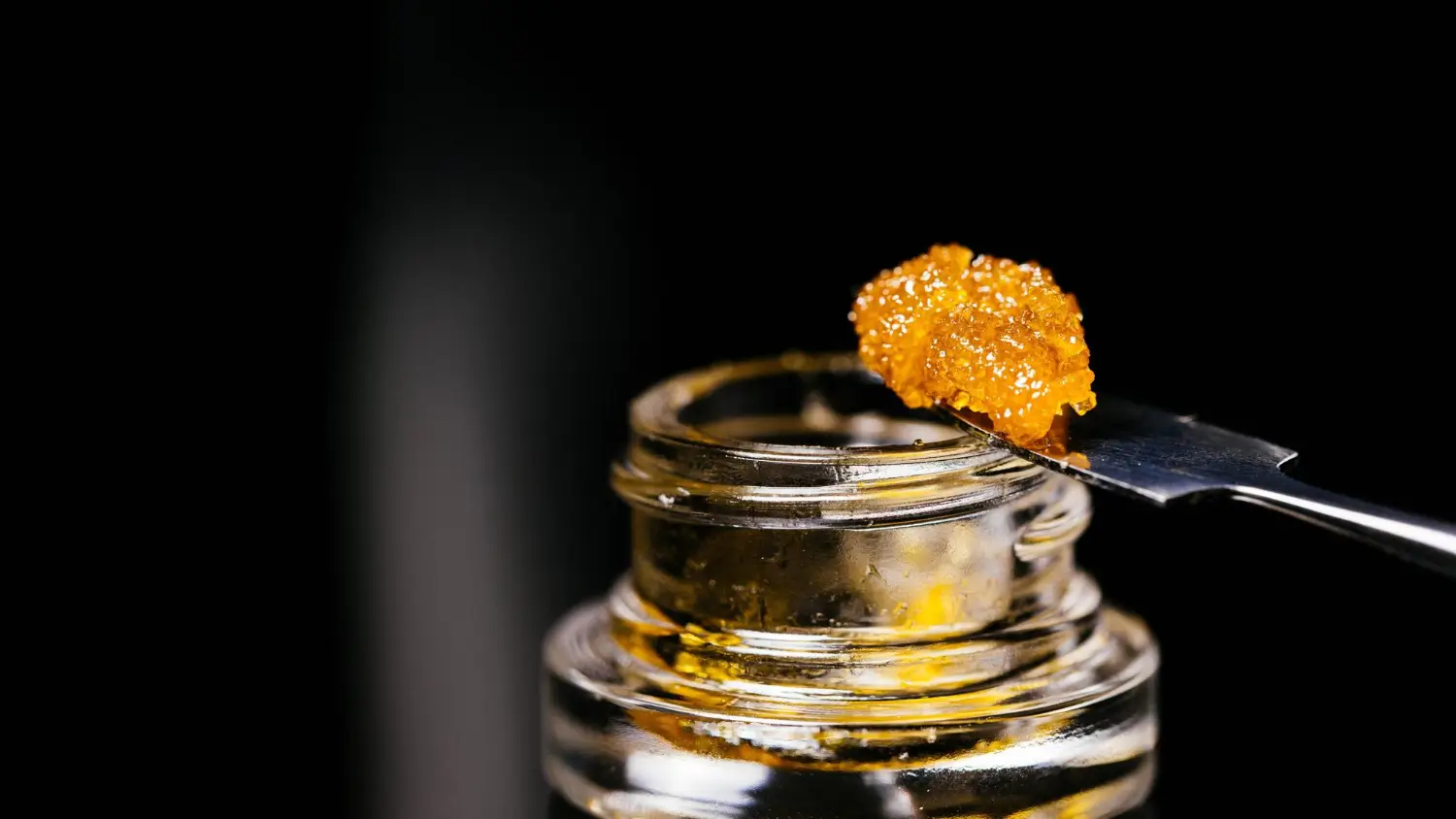 Cannabis Extraction: Solvent vs. Solventless Explained